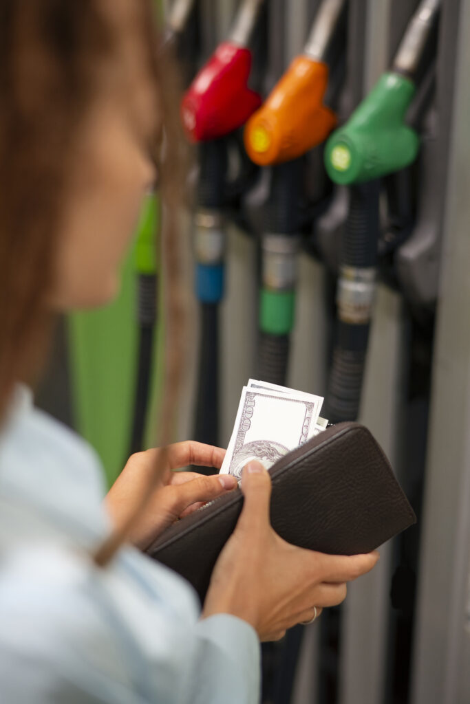 Jak ušetřit na palivu při každodenním dojíždění: Tipy a triky - sAuta.eu